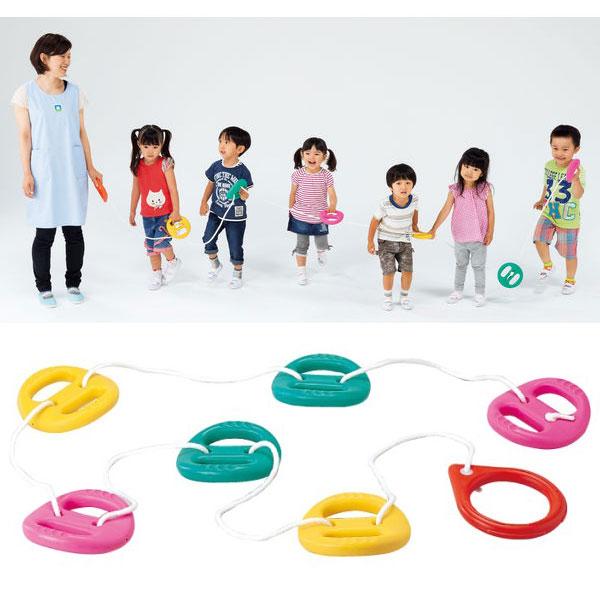 1つのリングを両側から握って、先生1名と園児12名が1チーム。緊急時の引率にも、お散歩にも便利なカラフル誘導リングです。●メーカー名／マスセット●内容／園児用リング6個、先生用リング1個●材質／ポリエチレン（ロープ=クレモナ全長4.5m）●...