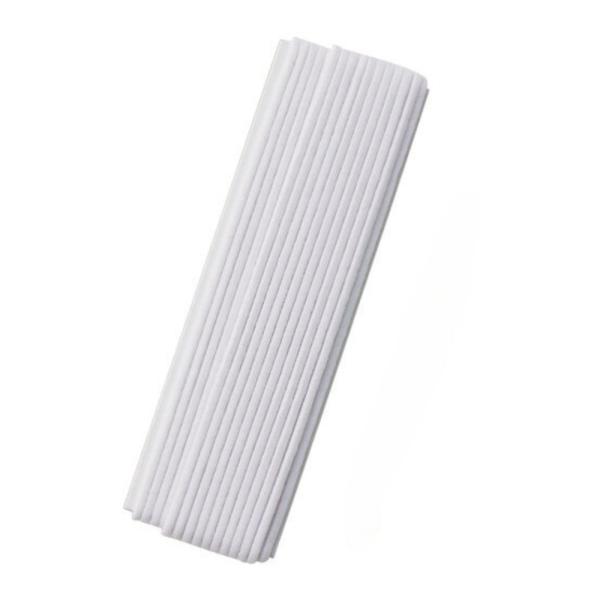 お面づくりに！やわらかく肌触りが良く痛くなりにくいので、耳かけ・あご紐用ゴムにおすすめ。ひも通しつきです。洗濯しても抗菌効果が持続します。●寸法／白：直径約2mm×長さ6m巻●ひも通し付き。●材質／ゴム：天然ゴム（抗菌加工）、糸：ウーリーナ...