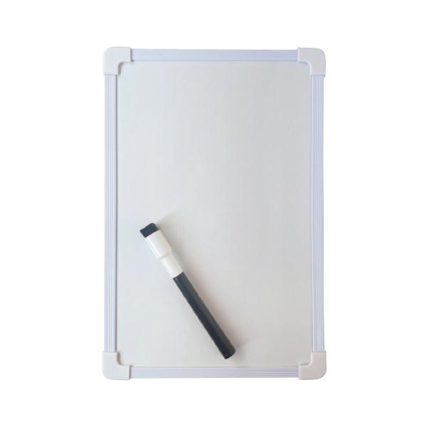 背面マグネット付のミニホワイトボードです。●サイズ／200×300×14mm●重量／約300g●材質／ボード面：スチール、芯材：ダンボール、フレーム：PVC・ABS、吊り下げひも：綿●付属品／イレーザー付マーカー、吊下げ金具、吊下げひも、ネジ