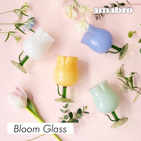 amabroの「BLOOM GLASS」は、咲き始めたチューリップを思わせるやわらかなフォルムが印象的な耐熱ガラスのグラスです。カラーはホワイト、オレンジ、グリーン、ブルーの4色。それぞれ異なる表情を持ちながらも、並べることで花畑のような統...
