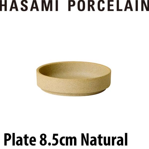 サイズ：径約8.5cm 高さ約2.1cm※焼成時の伸縮により1点ずつ微妙にサイズが異なります。同じ直径の商品でもきれいに積み重ねられないことがあります。カラー：Natural ナチュラル素材：磁器パッケージ：ロゴ入り紙箱ブランド：HASAM...