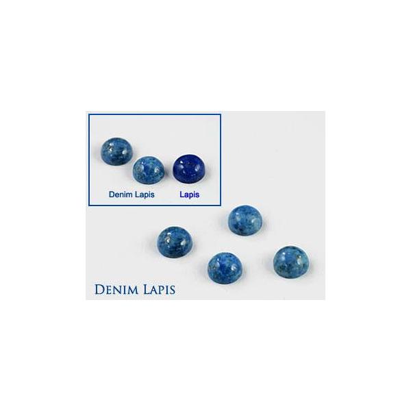 群青色のはっきりした印象のラピスに比べ、デニムラピスはやさしくナチュラルな印象の石です。その名のとおりデニムブルーがカジュアルなスタイルにおすすめです。今回入荷した石は画像よりも若干濃い色目になります。