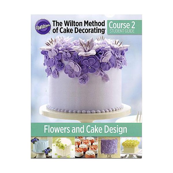 Wiltonのレッスンプランに即した内容。手作りのケーキやデザートの仕上げを豪華にしてくれます。パンジー、ゆり、バラなどをアイシングで作り、それらをケーキの上にアレンジする秘訣をマスターしましょう。ISBN: 978-1-934089-62...