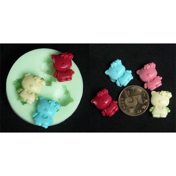 画像掲載のモールドとカラーが異なる場合がございます。予めご了承下さい。Silicon Mold : Three Cavities Character #1-1Mold : (dia)46mm (h)9mm