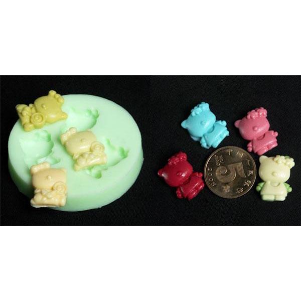 画像掲載のモールドとカラーが異なる場合がございます。予めご了承下さい。Silicon Mold : Three Cavities Character #1-2Mold : (dia)46mm (h)8mm