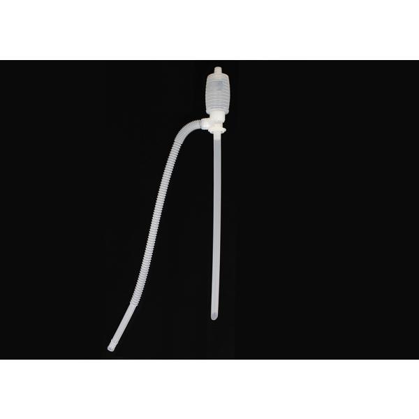 【仕様】●ポリエチレン製で中が見え衛生的です。●材質：PE(ポリエチレン)●サイズ（mm）：全長630かけるホース長563●原産国：日本 【注意】●濃度の高い薬品、粘度の高い液体には使用しないでください。●薬品の移し替えにご使用の場合は、必...