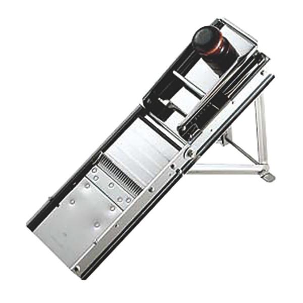 極めると、手動式。どんなキャベツもきれいにスライスします。●最大スライス幅175mm●厚み調整0?4mm　外寸縦×横×高さmm：396×102×H238      　規格：60枚刃　材質：　ステンレス生産地：フランス