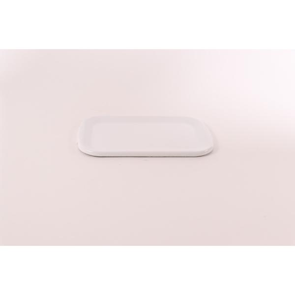 ホワイトシリーズのスクウェア、レクタングル（深型）、持ち手付き角型タイプに対応する。本体と同素材のため、においが付かず、琺瑯ならではの特長を最大限に活かすことが出来ます。乗せるタイプで密閉度が高いわけではありませんが、本体のふちまで被るので...