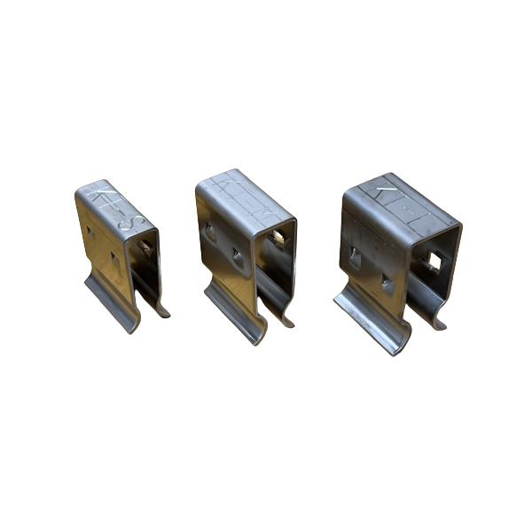 グレーチング用連結金具 肉厚 ステンレス製●特徴グレーチングやルーフドレインをを製造する株式会社ニムラ製のグレーチング用連結クリップです。安心の国産品質です。1.2mmの肉厚ステンレス製で非常にサビに強いです。返しがついているので、しっかり...