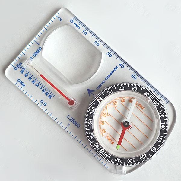 3in1コンパスは精度が高く、針の振らつかないオイル入りコンパス（回転ベゼル付き）です。世界のどこでも使える偏差目盛つき。方位、目盛、指針が蓄光付ですので、日没や夜明け前の薄暗い時に効力を発揮します。-30℃〜50℃計測の温度計つき。2.5...