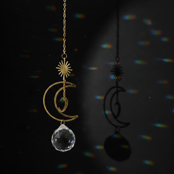 サンキャッチャー　サン&amp;ムーンはお部屋に虹色の光と幸せを呼び込むサンキャッチャー。窓辺に吊るすと、太陽の光がお部屋に虹と幸せを運んでくれると言われているサンキャッチャー。家の中に溜まっている邪気を祓う為にも効果があると言われています...