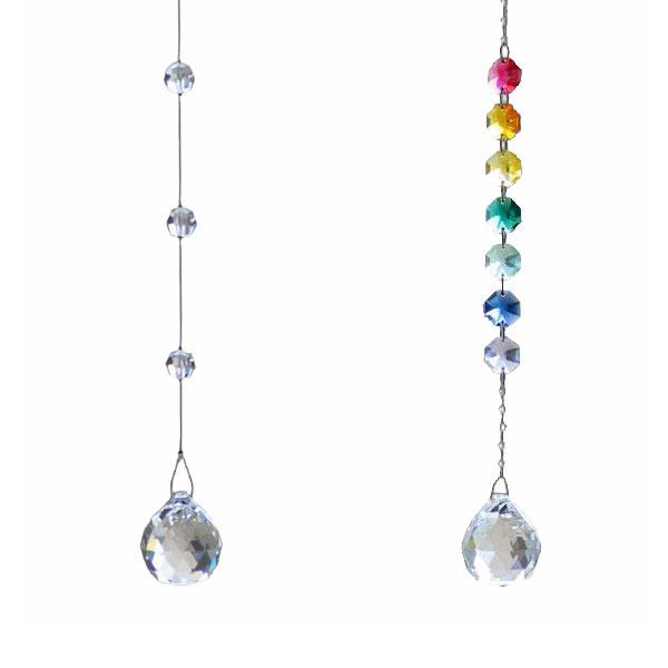 PREMIUM サンキャッチャーボール4連とPREMIUM レインボーサンキャッチャー（クリア）の2種類から選べます。サンキャッチャーことレインボーメーカーはクリスタル製のガラス玉を使いストラップのように作成したものを窓辺など太陽の光が直接...