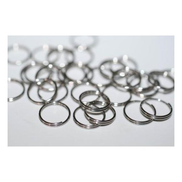 ■商品の内容【20個セット】 二重 丸カン 約6mmプラチナ色（やや暗い） アクセサリー 製作パーツ丸カンの20個セットです。丸カンは主にパーツとパーツをつなげるときに使用します。　■サイズ・素材サイズ：約6mmカラー：プラチナ色素材：真鍮