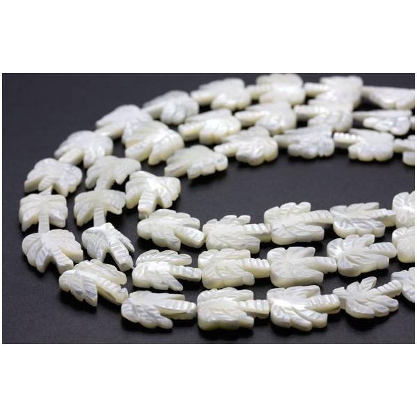 ■商品の内容【カットビーズ】マザーオブパール やしの木型 一粒売り 天然石 パワーストーンブレスやストラップなどの製作にオススメです。【マザーオブパール】マザー・オブ・パールは、真珠を作る母貝で、まさに母性を現すパワーストーンです。すべてを...