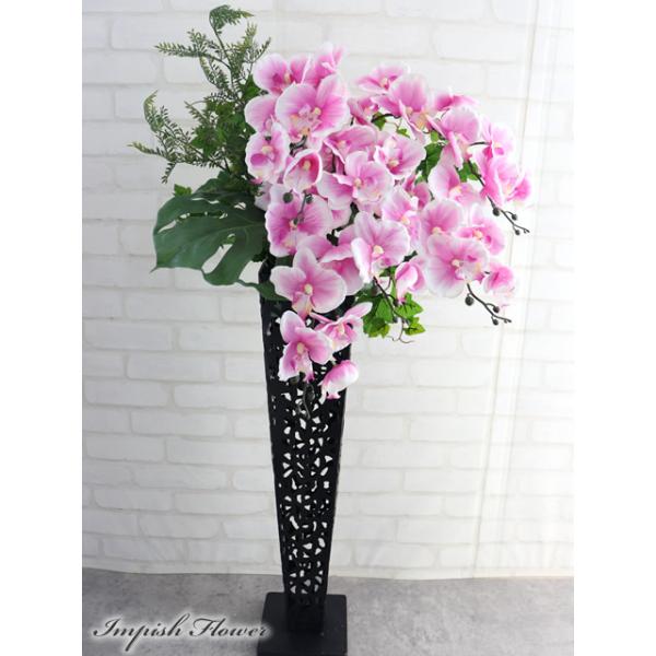 アーティフィシャルフラワー 造花 使用■サイズ:幅:58 奥行:35 高さ:112 (cm) ■主な使用造花：胡蝶蘭高級造花を使用したスタンド型アレンジメントです。インテリアとしてはもちろん贈り物としてもおすすめです。用途例：誕生日、結婚祝...