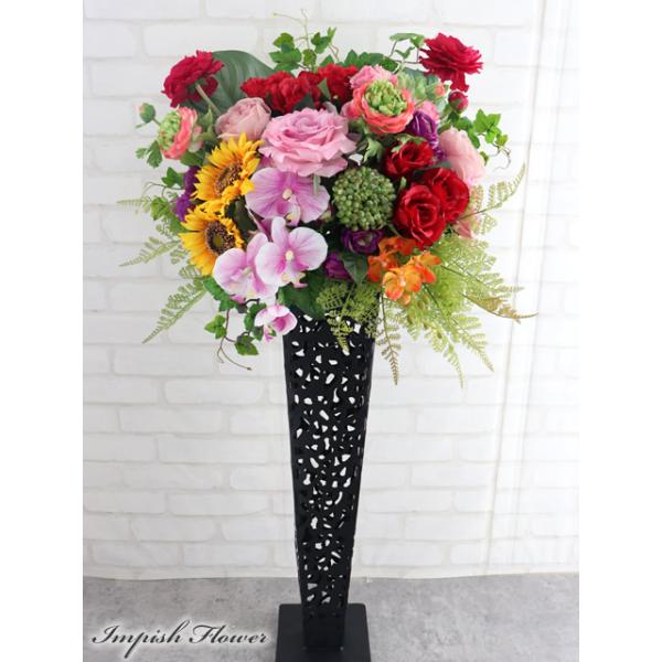 アーティフィシャルフラワー 造花 使用■サイズ:幅:56 奥行:34 高さ:108 (cm) ■主な使用造花：バラ・ひまわり・胡蝶蘭高級造花を使用したスタンド型アレンジメントです。インテリアとしてはもちろん贈り物としてもおすすめです。用途例...