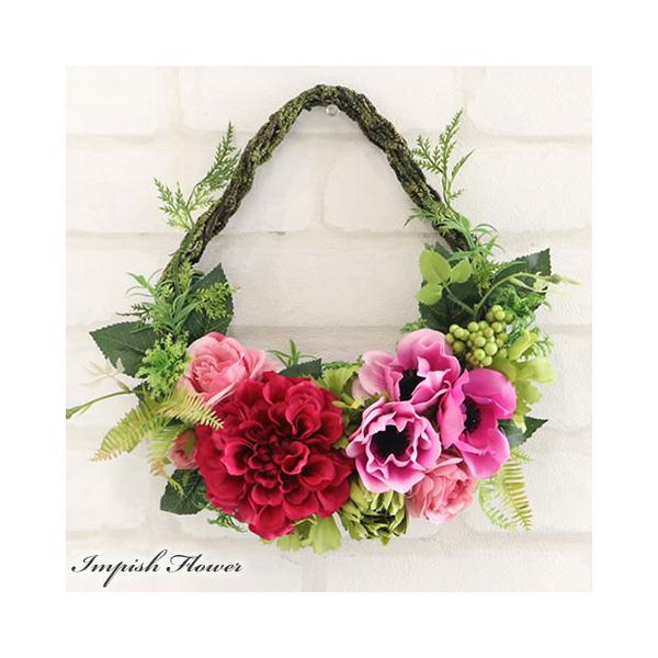 アーティフィシャルフラワー（造花）使用■サイズ: 幅:31 奥行き:9 高さ:30 (cm) ■主な使用造花：ダリア・アネモネインテリアとしてはもちろん御祝い用にもぴったりの豪華な造花を使ったリースのアレンジメント用途例：誕生日、結婚祝い、...