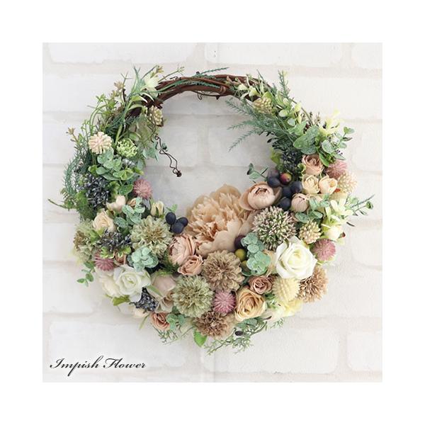 アーティフィシャルフラワー（造花）使用■サイズ: 幅:38 奥行き:12 高さ:33 (cm) ■主な使用造花：バラ・マムインテリアとしてはもちろん御祝い用にもぴったりの豪華な造花を使ったリースのアレンジメント用途例：誕生日、結婚祝い、記念...
