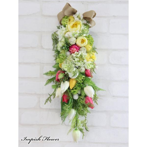 アーティフィシャルフラワー（造花）使用■サイズ: 幅:22 奥行き:11 高さ:52 (cm) ■主な使用造花：チューリップインテリアとしてはもちろん御祝い用にもぴったりの豪華な造花を使った壁掛けリースのアレンジメント用途例：誕生日、結婚祝...