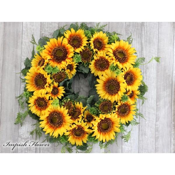 アーティフィシャルフラワー（造花）使用■サイズ: 直径:57 奥行き:10 (cm) ■主な使用造花：ひまわりインテリアとしてはもちろん御祝い用にもぴったりの豪華な造花を使った壁掛けリースのアレンジメント用途例：誕生日、結婚祝い、記念日、ギ...