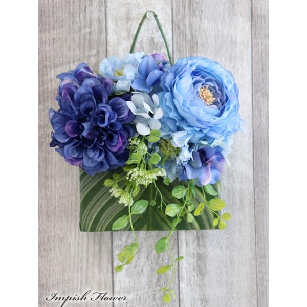 アーティフィシャルフラワー 高級造花 使用■サイズ: 幅:18 奥行き:8 高さ:30 (cm) ■主な使用造花：ラナンキュラス・ダリアインテリアとしてはもちろん御祝い用にもぴったりの豪華な造花を使ったリースのアレンジメント用途例：誕生日、...