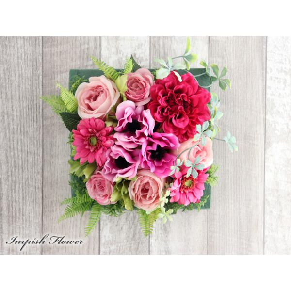 アーティフィシャルフラワー 高級造花 使用■サイズ: 幅:25 奥行き:11 高さ:25 (cm) ■主な使用造花：ダリア・バラ・ガーベラインテリアとしてはもちろん御祝い用にもぴったりの豪華な造花を使ったリースのアレンジメント用途例：誕生日...