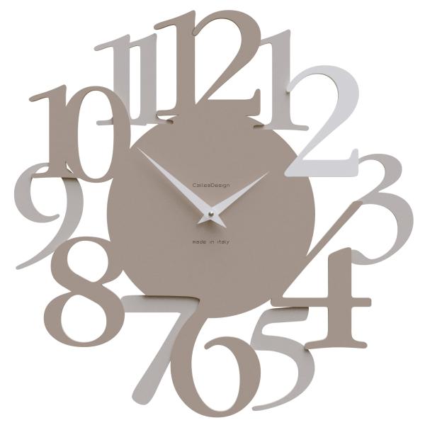 商品名: CalleaDesign 45 cm 壁掛け時計 ラッセル ラテ、ホワイト、リネン。 ドイツ製のサイレントメカニズムで、付属の単三電池で駆動します。 CalleaDesign 17.7" Wall Clock Russell ca...