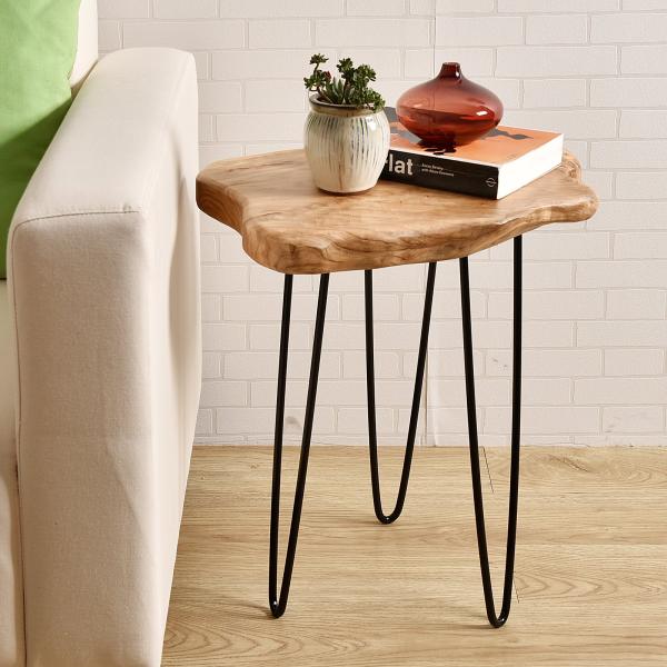 商品名: Welland Cedar Wood Stumpエンドテーブル素朴なサーフェスSideテーブルwithの3足メタルスタンド WELLAND Natural Edge End Table, Wood Side Table, Nigh...