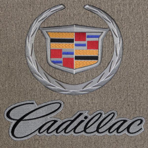 商品名: Lloyd Mats Velourtex グレー 4ピース フロアマット キャデラック STS 2005-11用 シルバーキャデラッククレストとブラックキャデラックレタリングアップリケ付き Lloyd Mats 〓 - Velou...