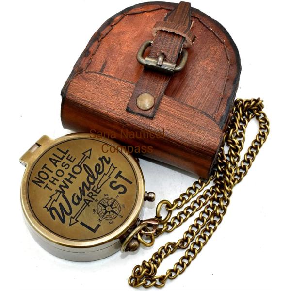商品名: Not All Those Who Wander are Lost 真鍮ギフト刻印コンパスレザーケース付き、卒業日 洗礼 聖体 堅信礼日 モチベーションアップ LOTR J.R.Tolkien'' Not All Those Wh...