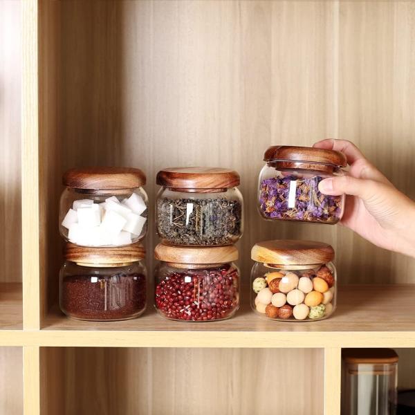 商品名SAIOOL Kitchen Canisters Set of 6-8.5oz Glass Spice Jars With Acacia Airtight Lid and Labels Round Spice Bottles for ...