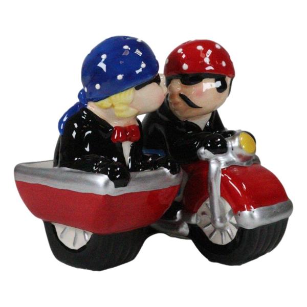 商品名:  Ebros Gift Patriotic Biker Couple Wearing Blue And Red Bandana Riding Motorcycle and Side Car Rig Salt And Pepper ...