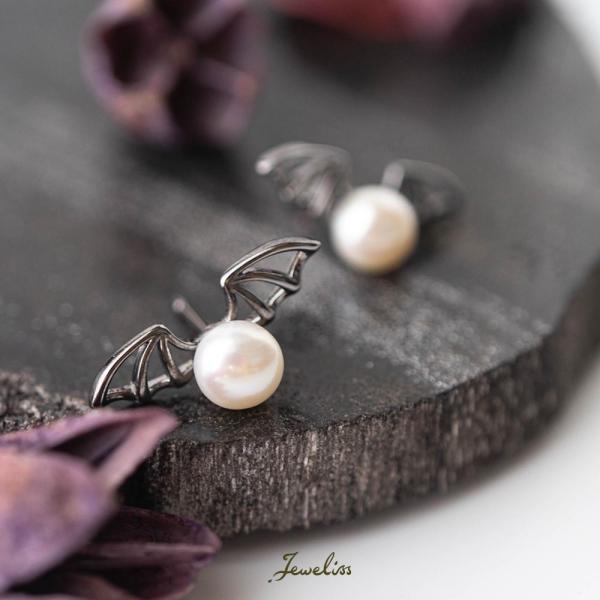 Jeweliss ピン ブローチ Vesper ベスパー コウモリ 蝙蝠 淡水パール ミニブローチ ジュエリス ユニセックス メンズ アクセサリー コサージュ セレモニー ハロウィン ギフト プレゼント   即納