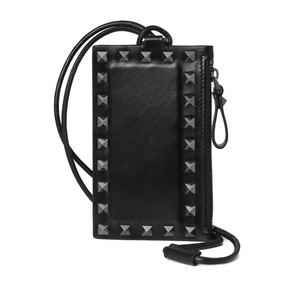 VALENTINO ヴァレンティノ コインケース ROCKSTUD ロックスタッズ P0U63ACV 0NO NERO■ 素材  : カーフスキン (レザー)■ 色   : NERO (ネロ)■ 金具  : ガンメタル■ 仕様  : ファス...