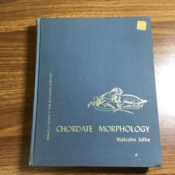 表紙カバーございません。表紙全体的に経年の使用、保管によります多少のヤケ、汚れ、くすみ、折り痕、汚れ、シールの貼り付けなどがございます。天地小口に薄汚れ、くすみ、ヤケがございます。内側一部の複数ページに線引きがございます。経年のダメージはご...