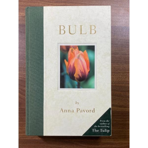 表紙全体的に経年の使用、保管によるヤケ、汚れ、くすみ、スレ、小傷、打痕などがございます。天地小口にヤケ、汚れ、くすみ、経年のシミ汚れが見られます。内側ページの状態に関しましてもヤケ、くすみ経年のシミ汚れがございます。経年のダメージはございま...