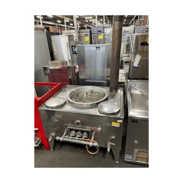 商品名：うどん釜 寸法：W1000×D900×H800 メーカー：富士工業所 型式：不明 年式：2013年製 コンセントプラグ：なし ガス種：都市ガス【12A・13A】※ガス機器の接続は最寄りの専門業者へご依頼下さい。 付属品：写真の通り ...