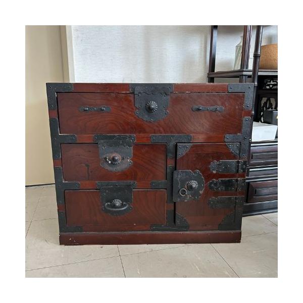 商品名：古民具 時代箪笥 寸法：W605×D395×H525 メーカー：不明 型式：不明 年式：不明 保証期間：なし ランク：B 特記事項：取手に破損有  販売店：テンポス鈴鹿店（三重県鈴鹿市）からの配送です。