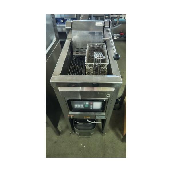 商品名：電気一槽フライヤー 寸法：W350×D600×H850 メーカー：タニコー 型式：TEFL-35N 年式：2021年製 電源：三相200V 50/60Hz共用 ガス種：- 付属品：写真の通り 保証期間：納品日より12ヶ月(離島や一部...