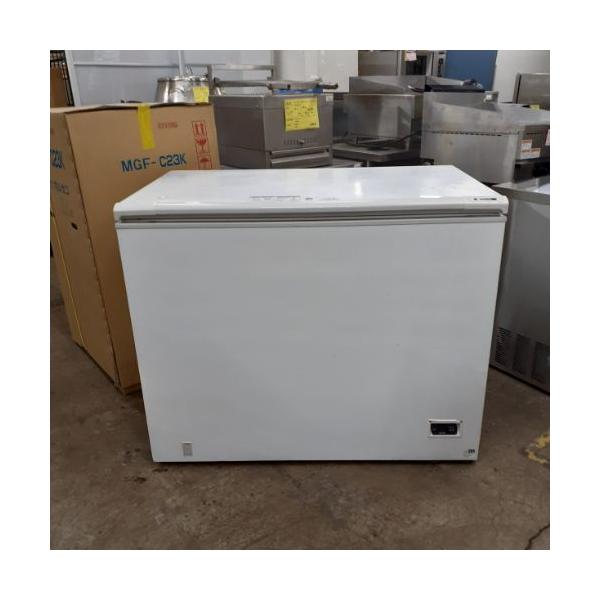 商品名：冷凍ストッカー 寸法：W1100×D670×H895 メーカー：サンデン 型式：SH-360XD 年式：2019年製 電源：単相100V 50/60Hz共用 コンセントプラグ：あり 消費電力：78W 内容積：310L 付属品：写真の...