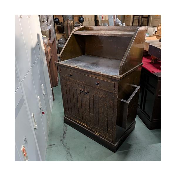 商品名：レジカウンター ブラウン 寸法：W870×D500×H1210 付属品：写真の通り 説明書：写真の通り 保証期間：なし ランク：B 特記事項：キズと汚れ有ります。  販売店：テンポス川口イス・テーブル専門館（埼玉県川口市）からの配送です。