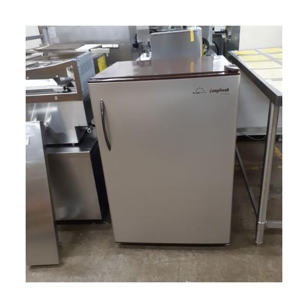 商品名：ワインセラー 寸法：W590×D570×H888 メーカー：フォルスタージャパン 型式：ST-AF140 年式：2019年製 電源：単相100V 50/60Hz共用 コンセントプラグ：あり 消費電力：100W 内容積：137L ガス...