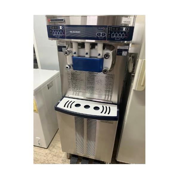 商品名：ソフトクリームサーバー 寸法：W527×D846×H1519 メーカー：日世 型式：NA-6440AE 年式：2019年製 電源：三相200V 50/60Hz共用 コンセントプラグ：あり ガス種：- 付属品：写真の通り 説明書：なし...
