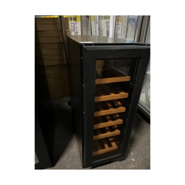 商品名：ワインセラー 寸法：W295×D575×H820 メーカー：三ツ星貿易 型式：MLY-60C 年式：2021年製 電源：単相100V  コンセントプラグ：あり ガス種： 付属品：写真の通り 説明書：写真の通り 保証期間：納品日より3...