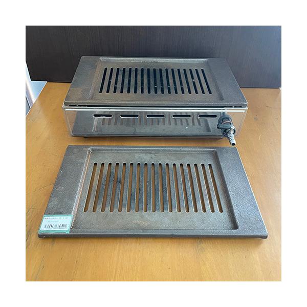 商品名：焼肉ロースター 寸法：W380×D288×H111 メーカー：山岡金属 型式：Y-18T 年式：2021年製 ガス種：LPG(プロパンガス)※ガス機器の接続は最寄りの専門業者へご依頼下さい。 ガス接続口：ゴム管9.5 付属品：ロスト...