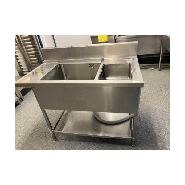 商品名：一槽ソイルドシンク 左引っ掛けゴミかご付き 寸法：W1200×D700×H850 保証期間：なし ランク：C 特記事項：-  販売店：テンポス岐阜店（岐阜県岐阜市）からの配送です。