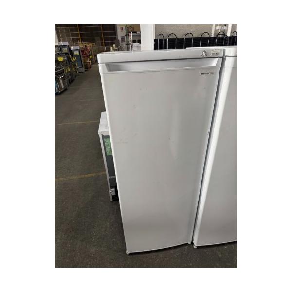 商品名：冷凍ストッカー 前開 寸法：W550×D575×H1435 メーカー：シャープ 型式：FJ-HS17X-W 年式：2019年製 電源：単相100V 50/60Hz共用 コンセントプラグ：あり 消費電力：65/60W 内容積：167L...