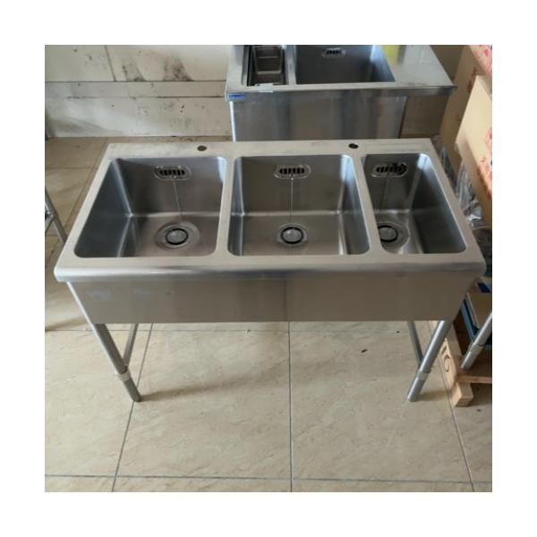 商品名：三槽シンク 寸法：W1100×D600×H800 保証期間：なし ランク：B 特記事項：-  販売店：テンポス野田店（千葉県野田市）からの配送です。
