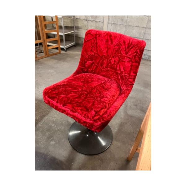 商品名：エンジ布貼カウンターイス 寸法：W450×D520×H820 座面高さ：550 保証期間：なし ランク：B 特記事項：傷や汚れあり  販売店：テンポス小倉店（福岡県北九州市）からの配送です。