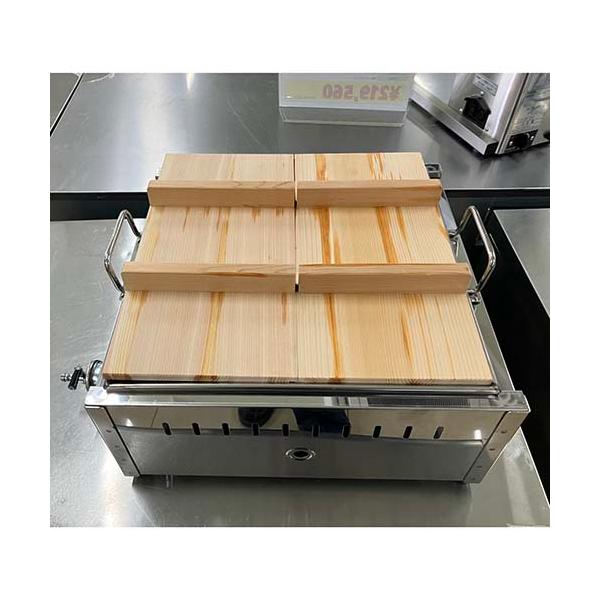 商品名：ガス式おでん鍋 寸法：W517×D405×H195 ガス種：都市ガス【12A・13A】※ガス機器の接続は最寄りの専門業者へご依頼下さい。 ガス接続口：9.5mmホース 付属品：写真の通り 説明書：写真の通り 保証期間：納品日より3ヶ...